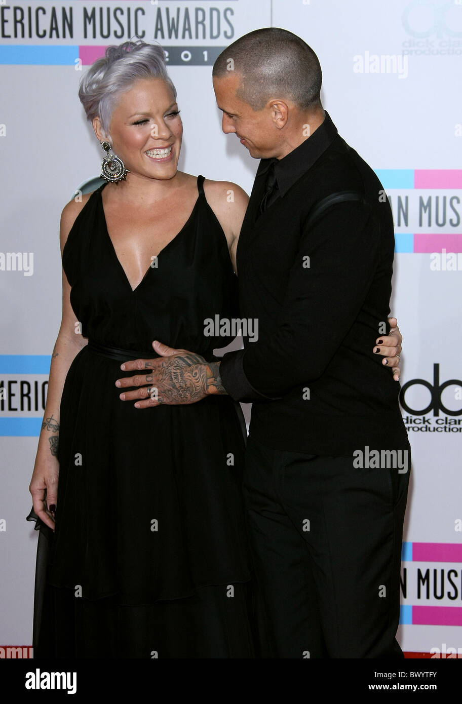 PINK CAREY HART 2010 AMERICAN MUSIC AWARDS ARRIVALS DOWNTOWN LOS ...