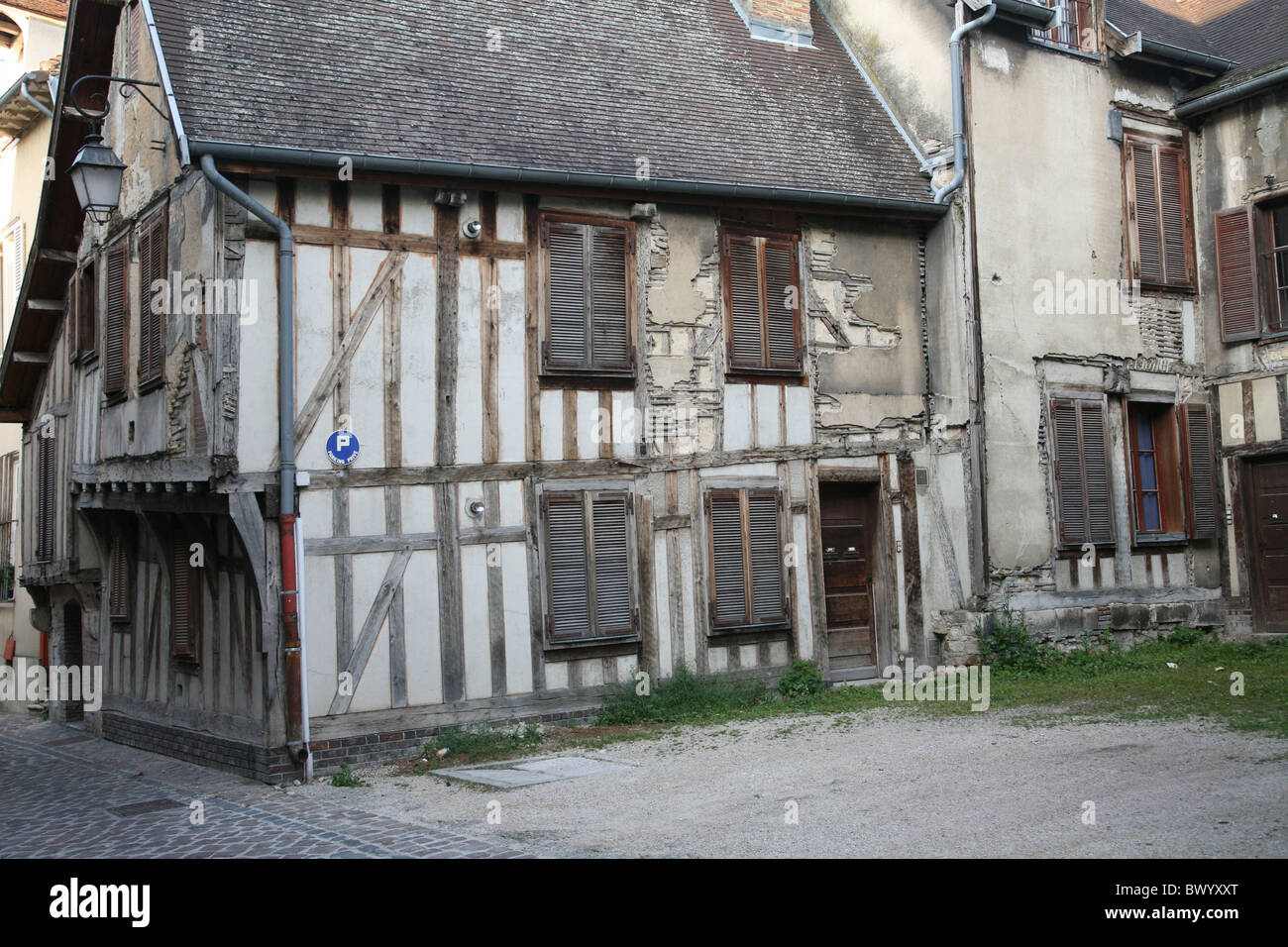 Medieval building hi-res stock photography and images - Alamy