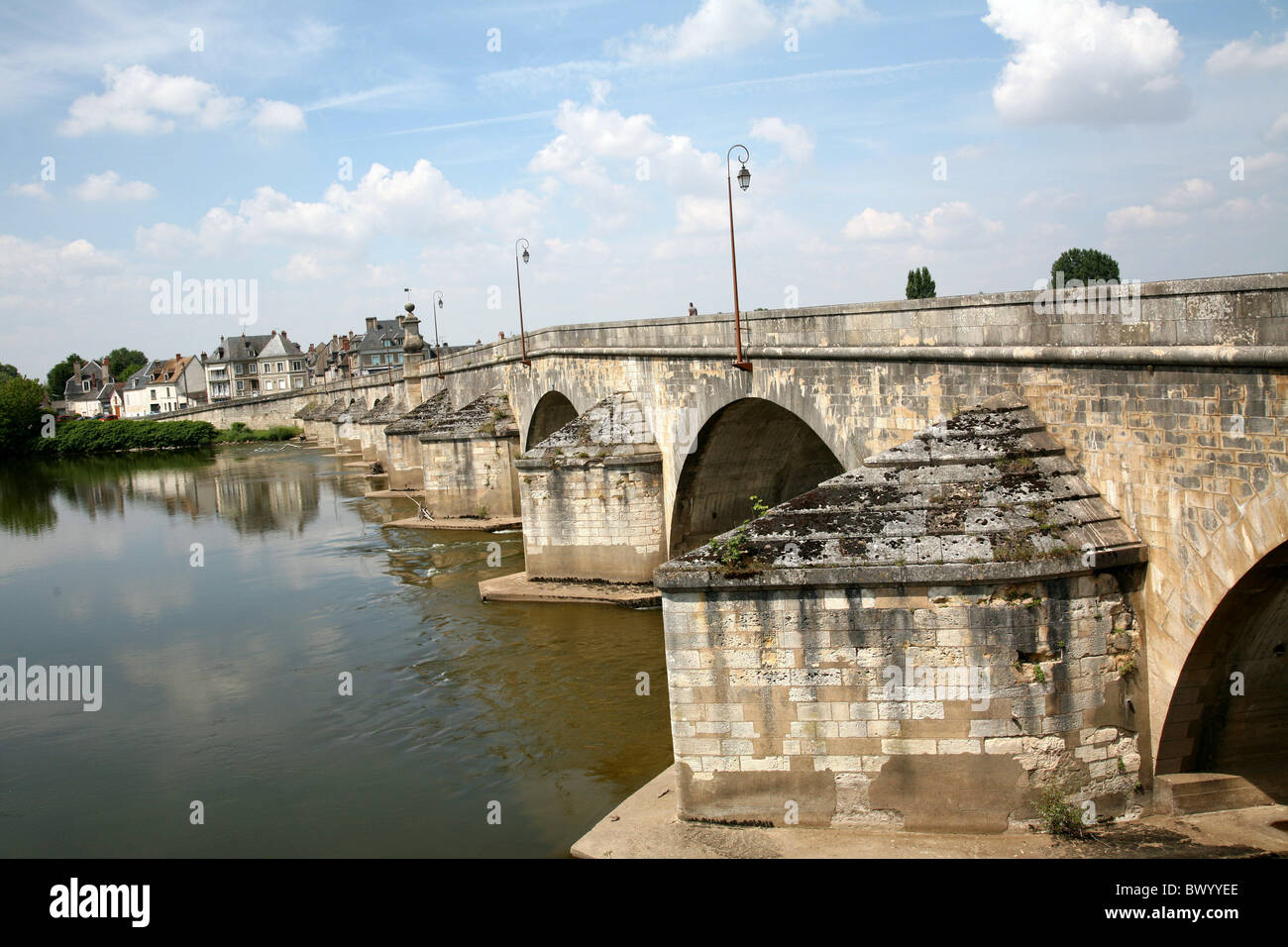 Medieval bridge over river hi-res stock photography and images - Alamy