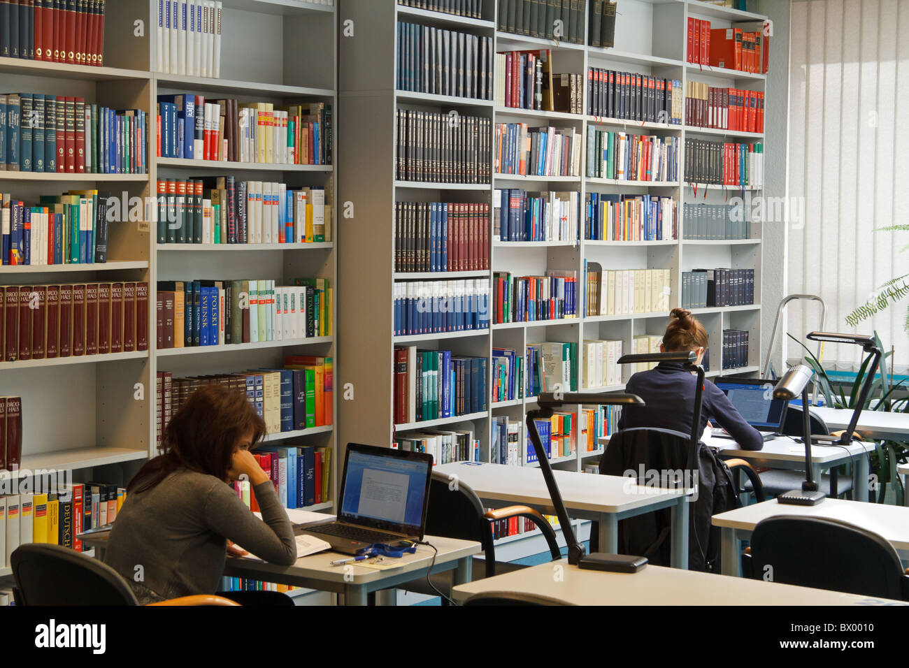 Bank of computers students hi-res stock photography and images - Alamy