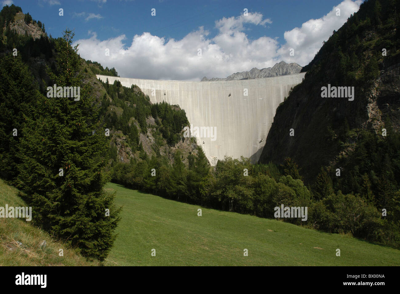 Diga del luzzone hi-res stock photography and images - Alamy