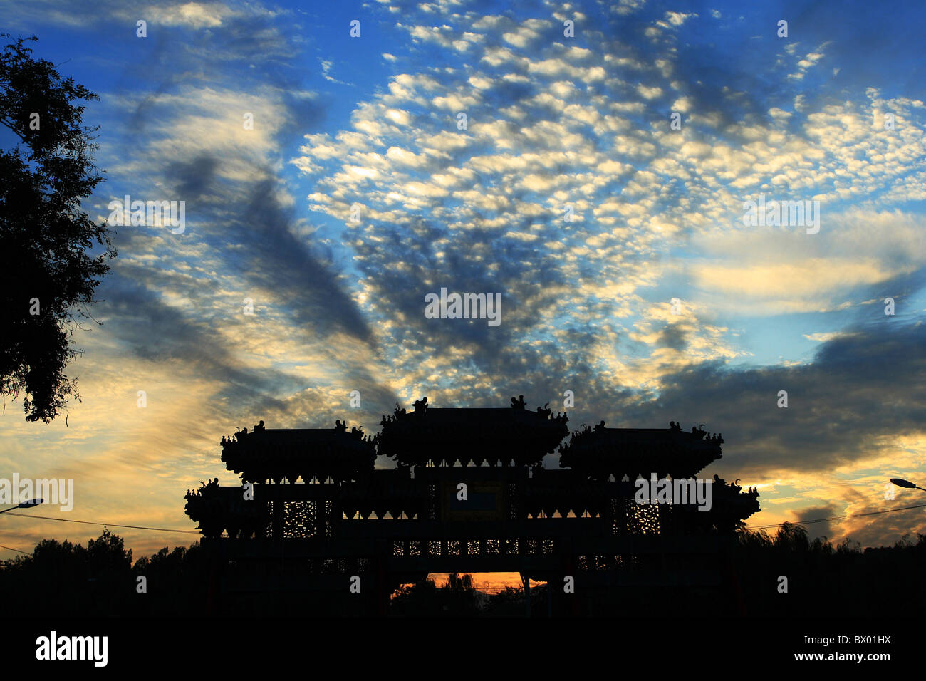 Pailou in the summer palace hi-res stock photography and images - Alamy