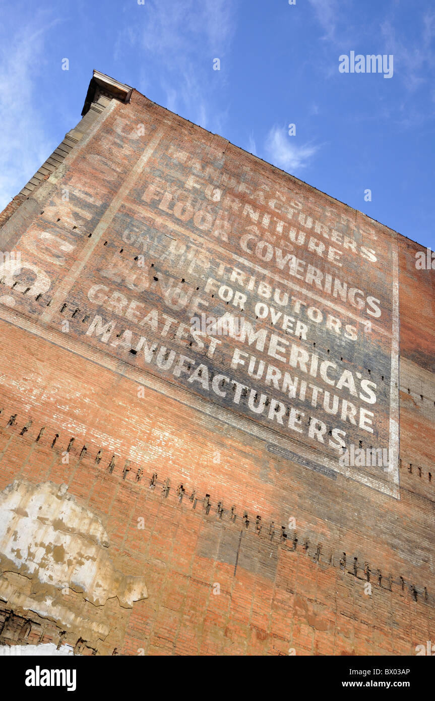 Old advertisement building dallas hi-res stock photography and images ...