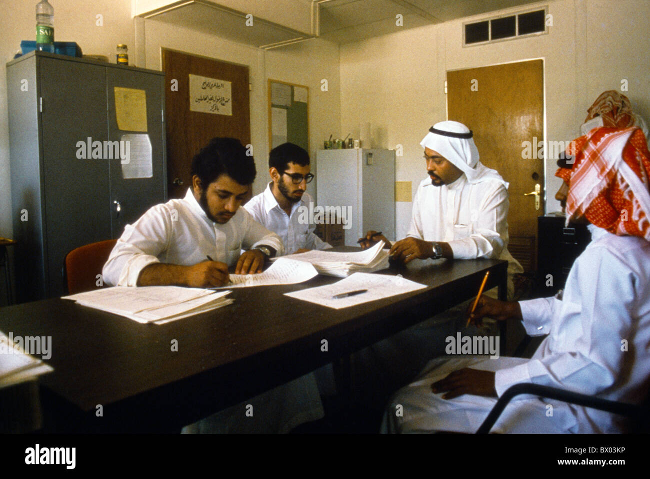 Saudi Arabia Men At Business Meeting Stock Photo - Alamy