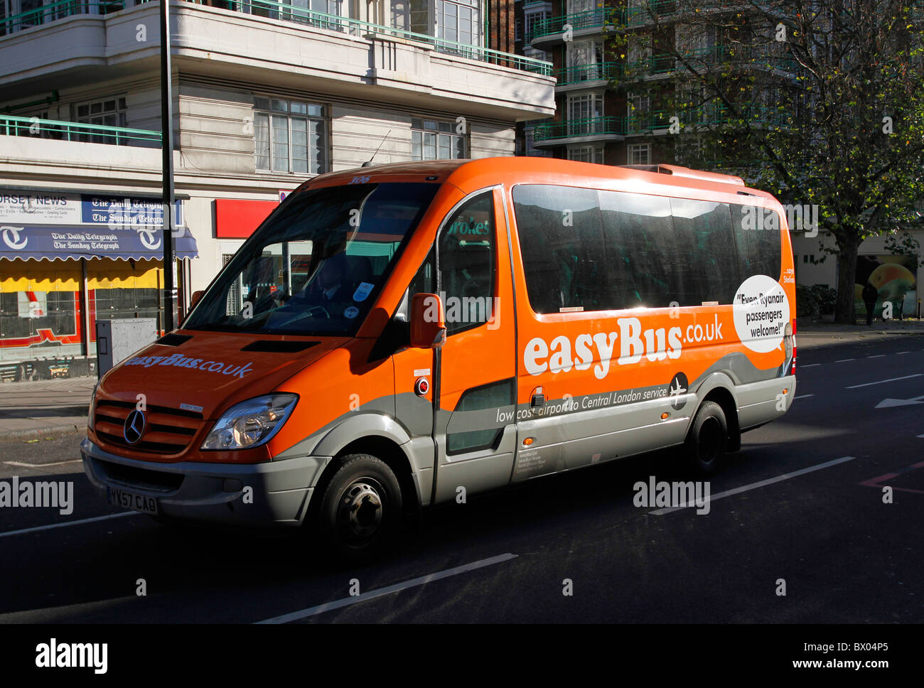 Luton airport bus hi-res stock photography and images - Alamy