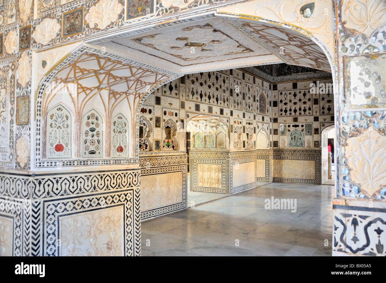 Sheesh mahal hall of mirrors jaipur hi-res stock photography and images ...