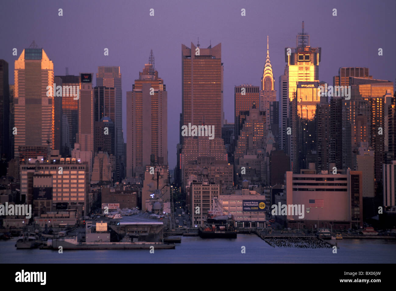 dusk Midtown Manhattan mood New York shore skyline twilight USA America ...