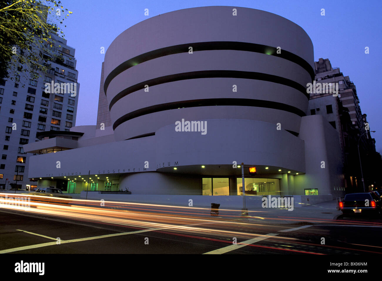 Guggenheim new york night hi-res stock photography and images - Alamy