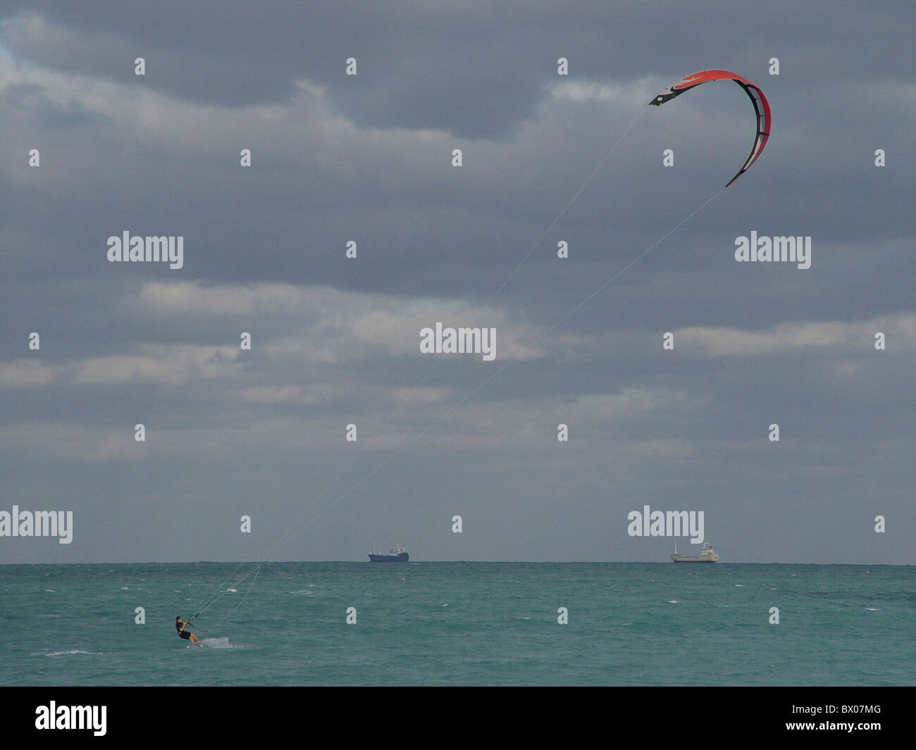 Florida spare time paraglider Paragliding Kitesurfing sea Miami Beach ...