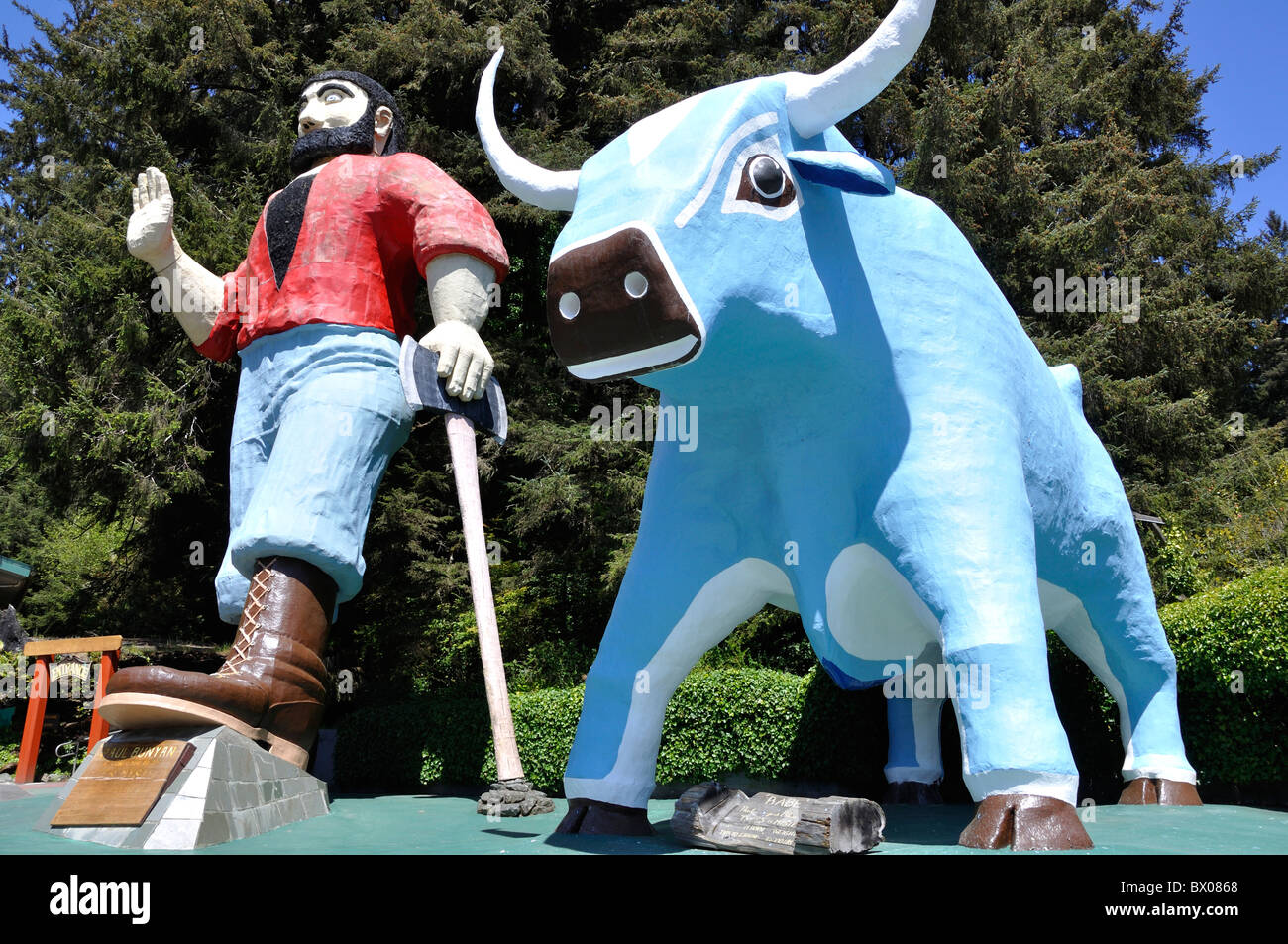 Babe the Blue Ox statue by Paul Bunyan at Trees Of Mystery, Klamath ...