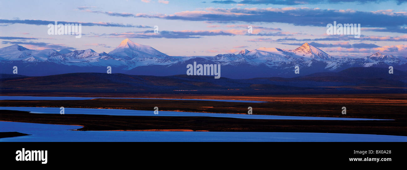 Kunlun Mountains at dusk, Golmud, Haixi Mongol and Tibetan Autonomous ...