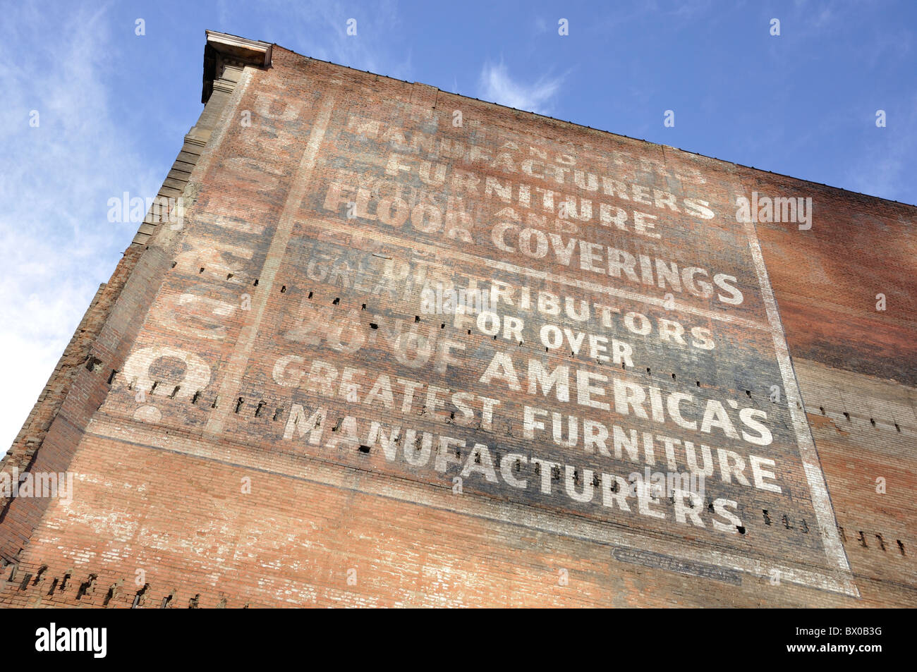 Old advertisement building dallas hi-res stock photography and images ...