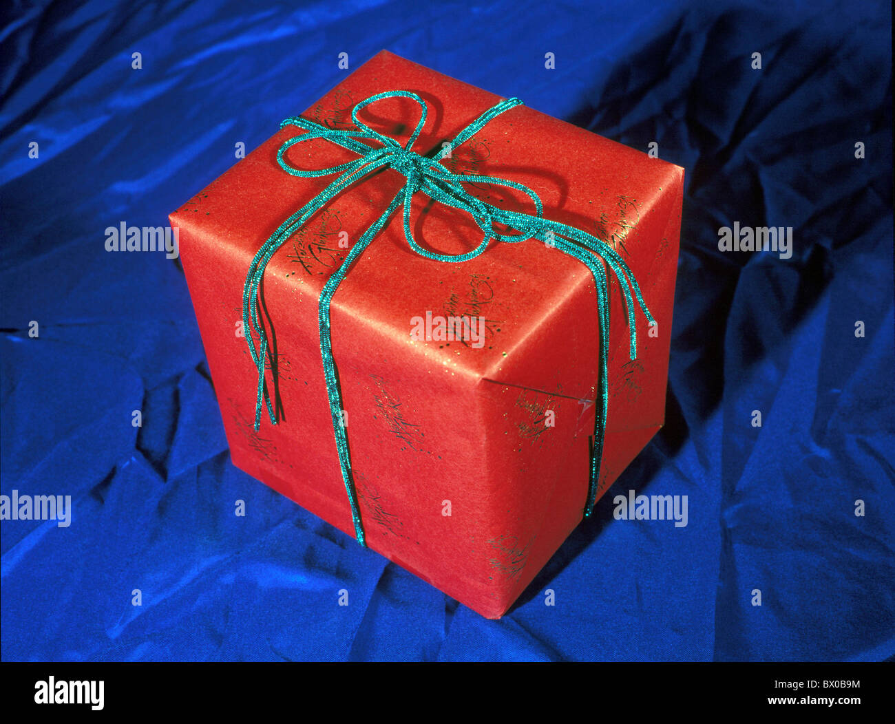 color colors celebration party fête parties fêtes birthday present ...