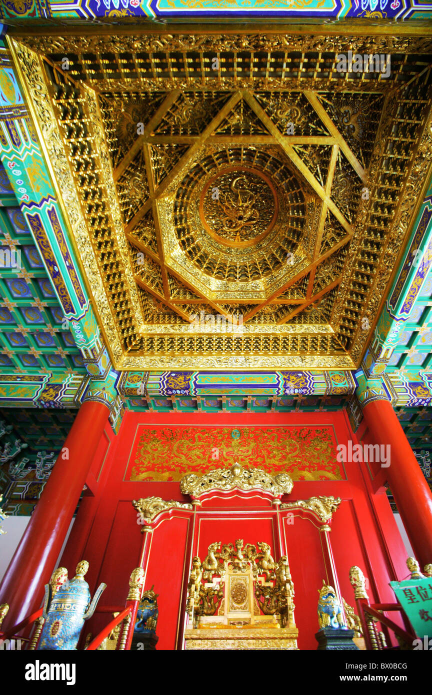 Imperial throne in the Palace of Ming and Qing Dynasties, Hengdian ...