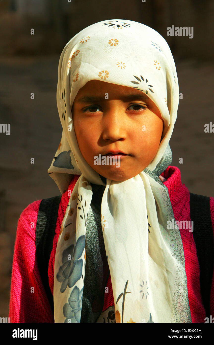 China xinjiang kashgar girls hi-res stock photography and images - Alamy