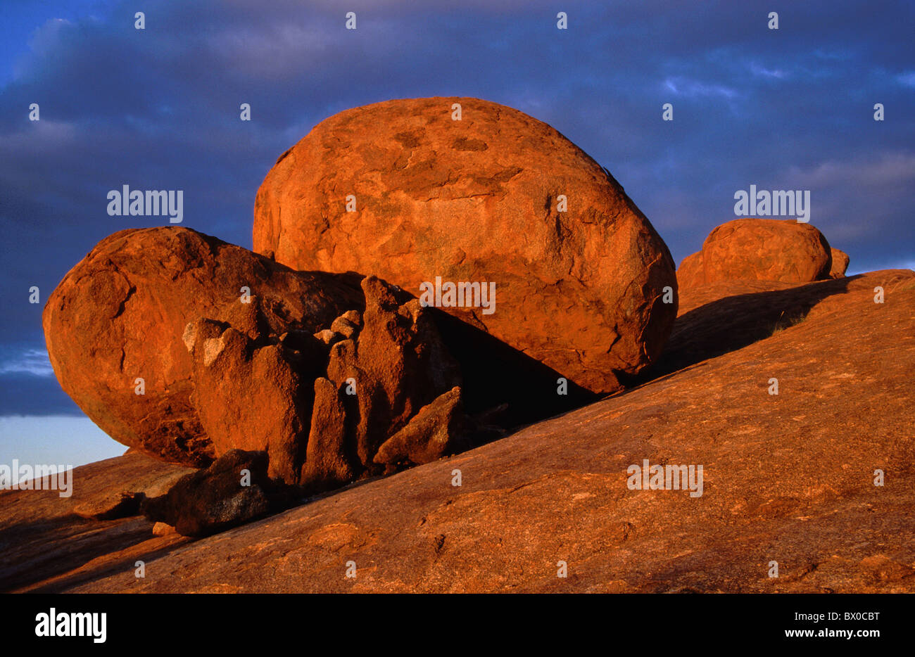light evening Australia weird forms shapes blue Devils Marbles rock ...