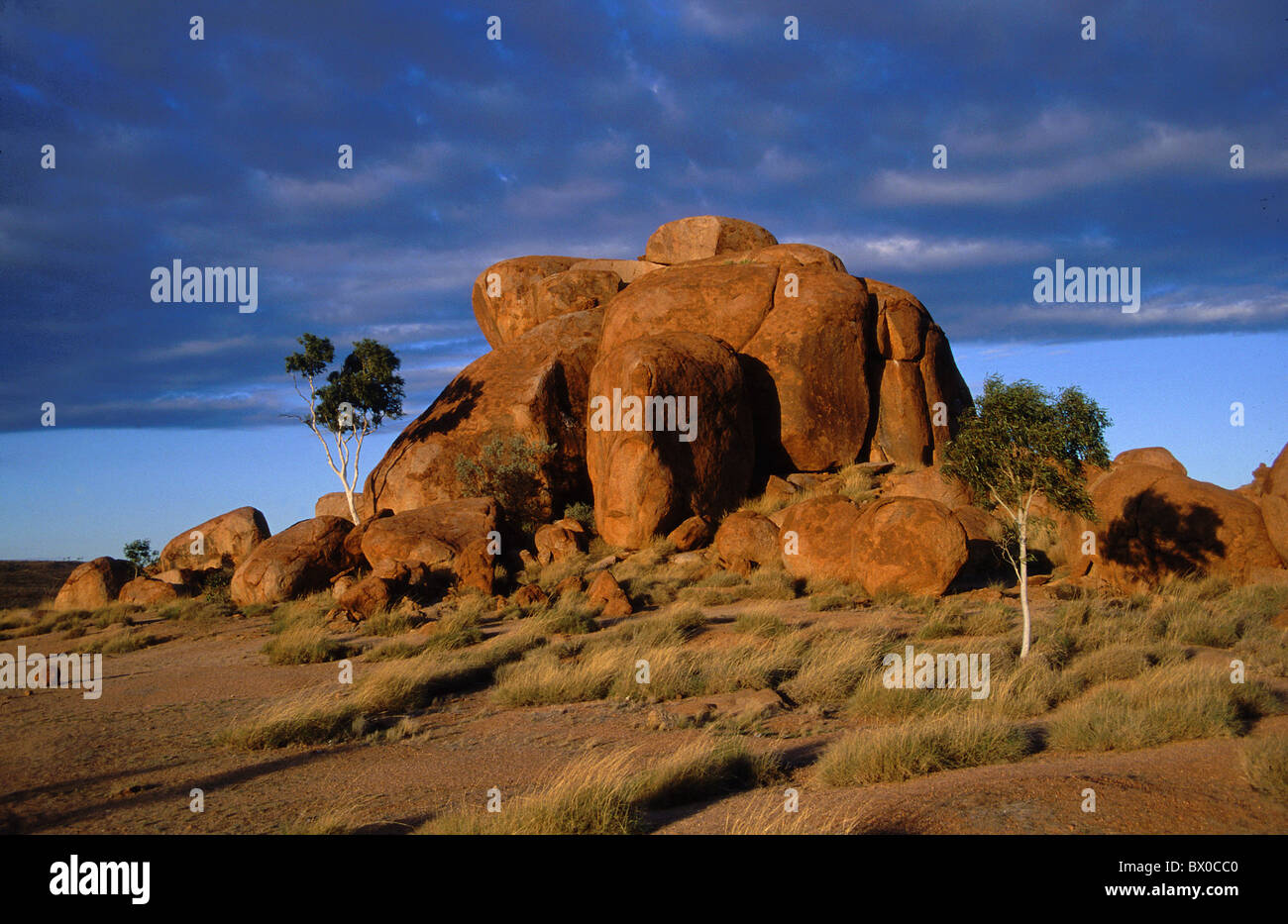light evening Australia weird forms shapes blue Devils Marbles rock ...