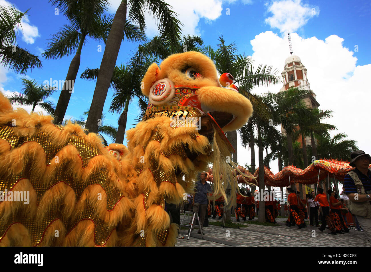 Chinese men performing dragon dance, Tsim Sha Tsui, Kowloon, Hong Kong ...