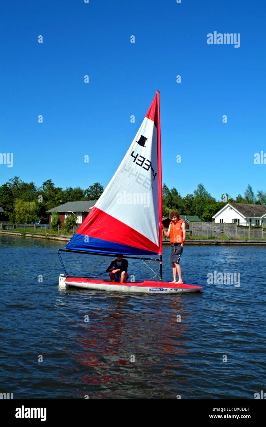 Norfolk broads boating holidays hi-res stock photography and images - Alamy
