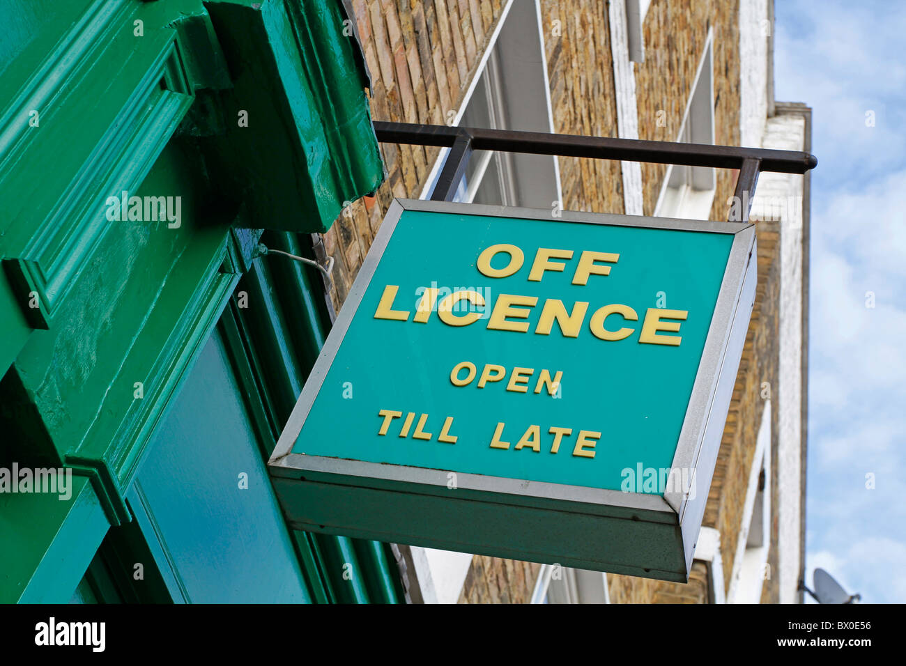 Off licence hi-res stock photography and images - Alamy