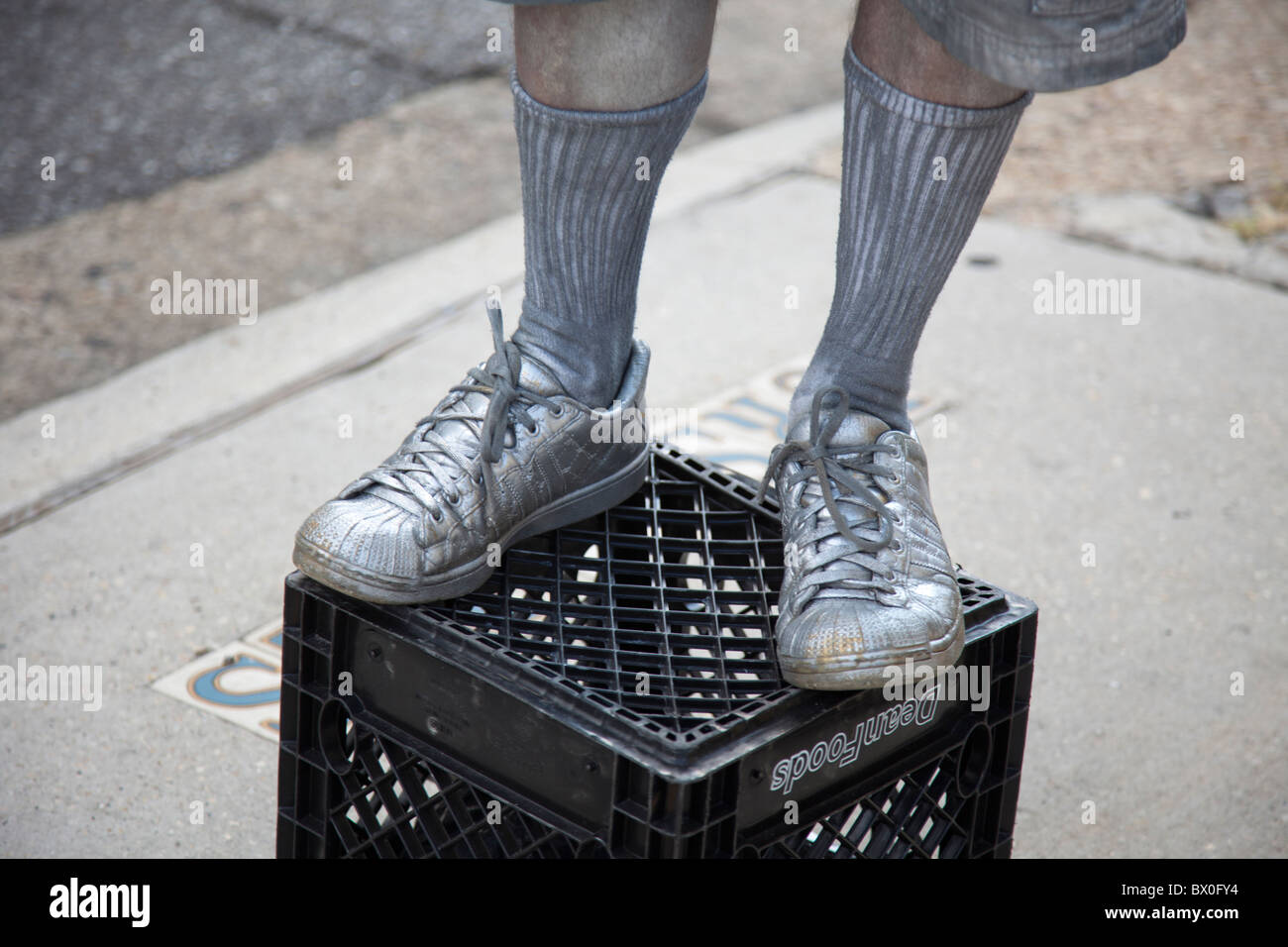 Man painted in silver hi-res stock photography and images - Alamy