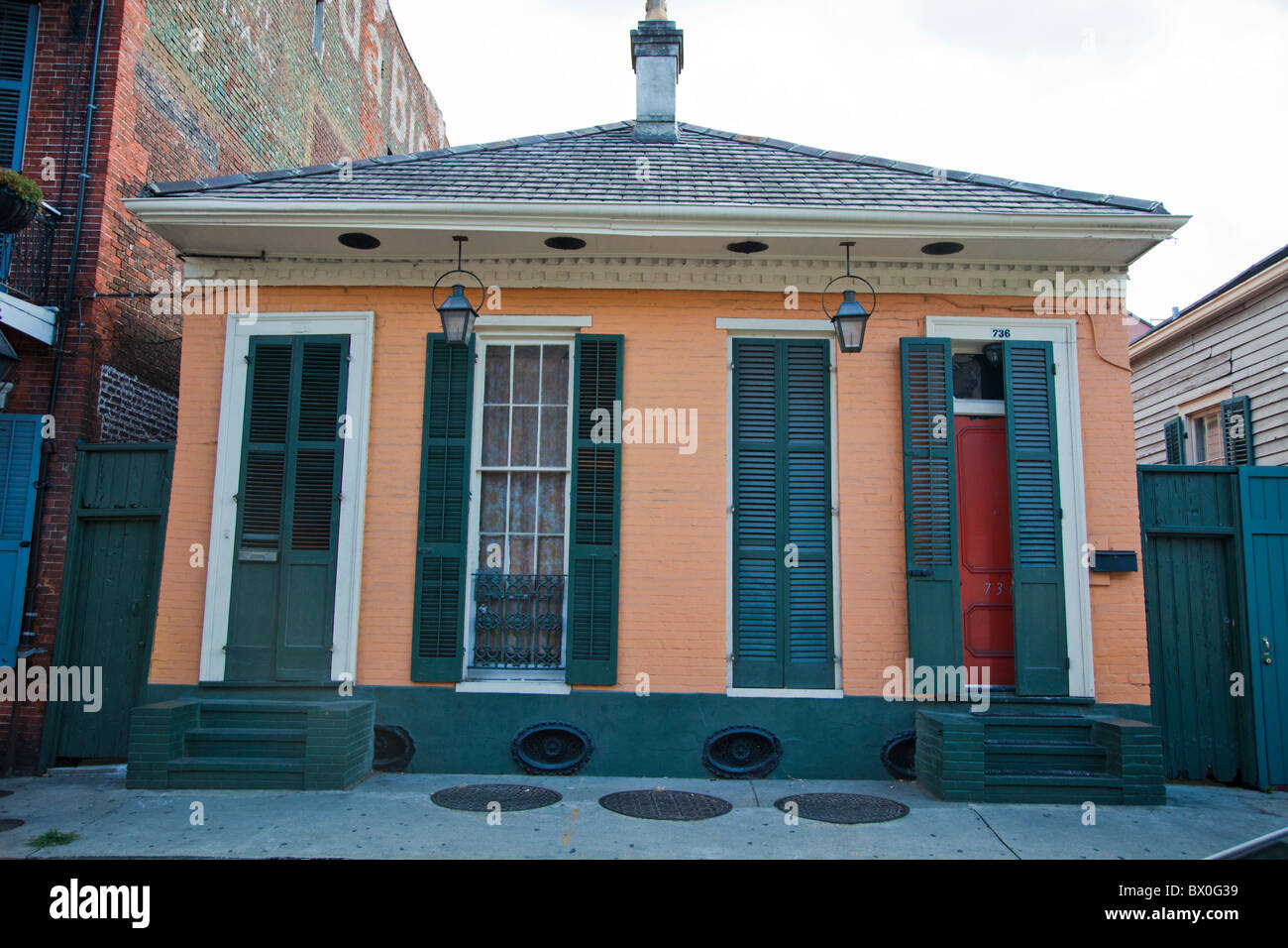 The Spanish-style architecture of the French Quarter of New Orleans ...