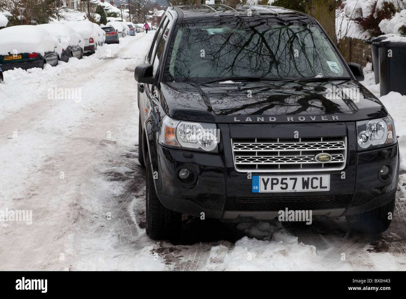 A Land Rover Discovery on a snow covered street in Sheffield after a ...