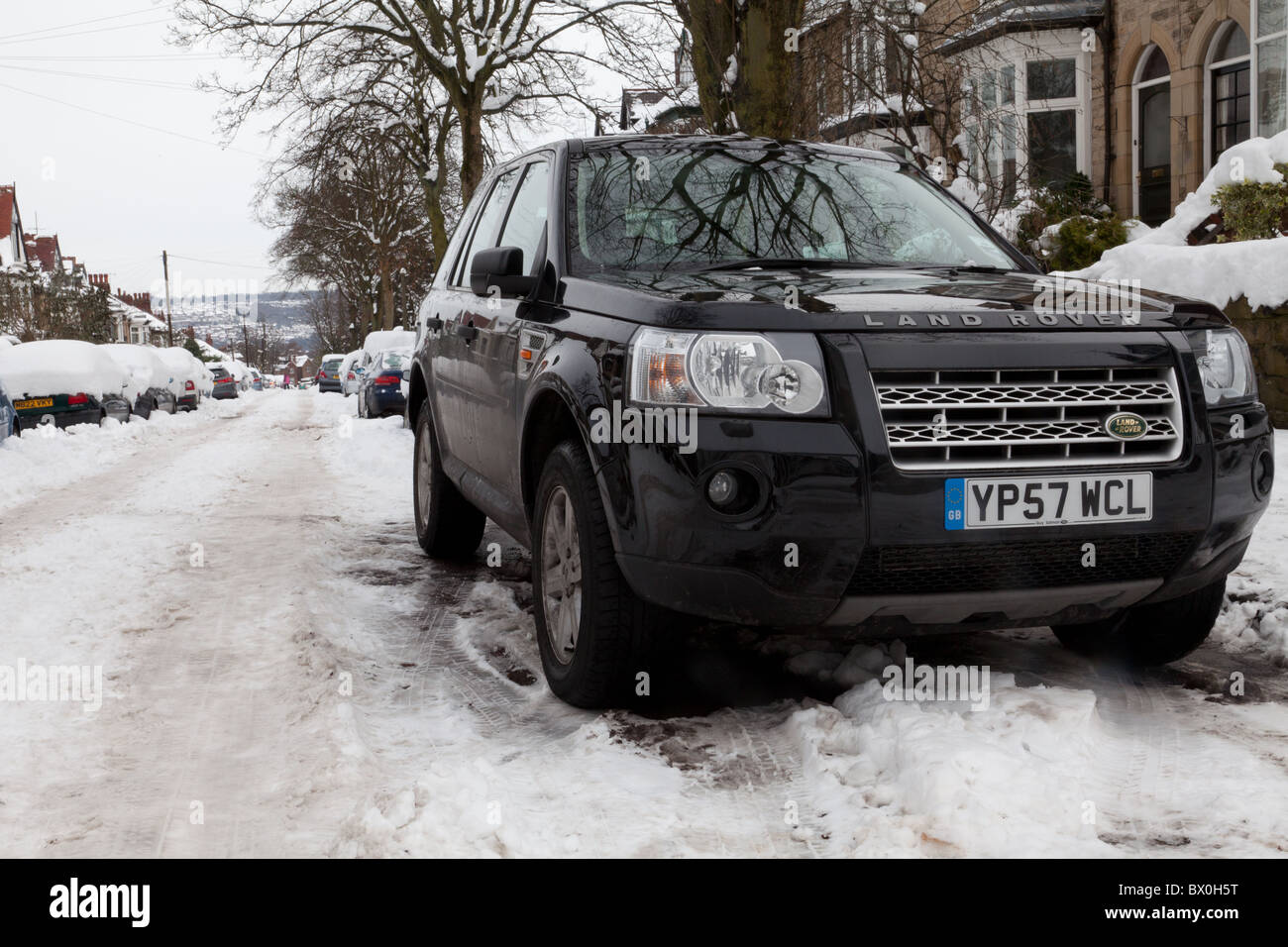A Land Rover Discovery on a snow covered street in Sheffield after a ...