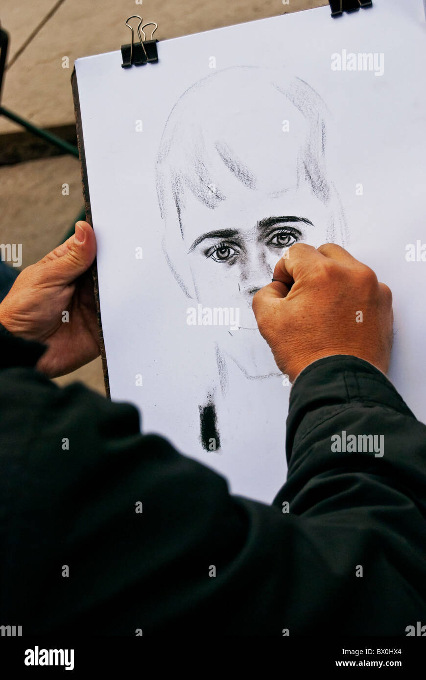 Artist drawing hi-res stock photography and images - Alamy