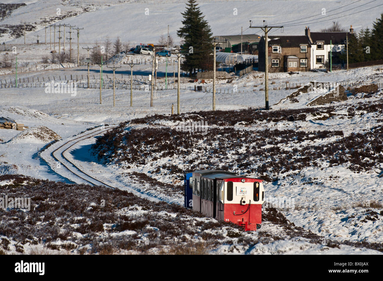Leadhills Railway - Santa Special makes it's way through the snow ...