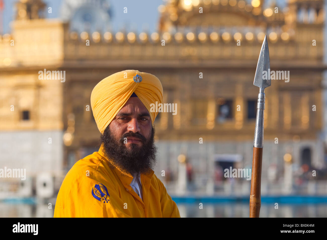Guard at the Golden Temple, Amritsar, Punjab, India Stock Photo - Alamy