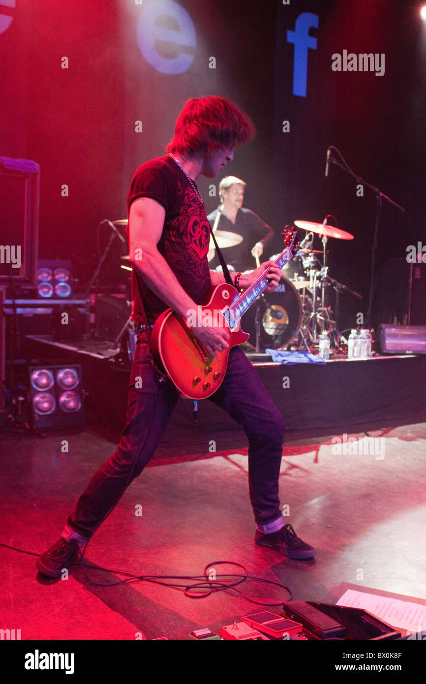 Reef performing at the Shepherds Bush Empire, London Stock Photo - Alamy
