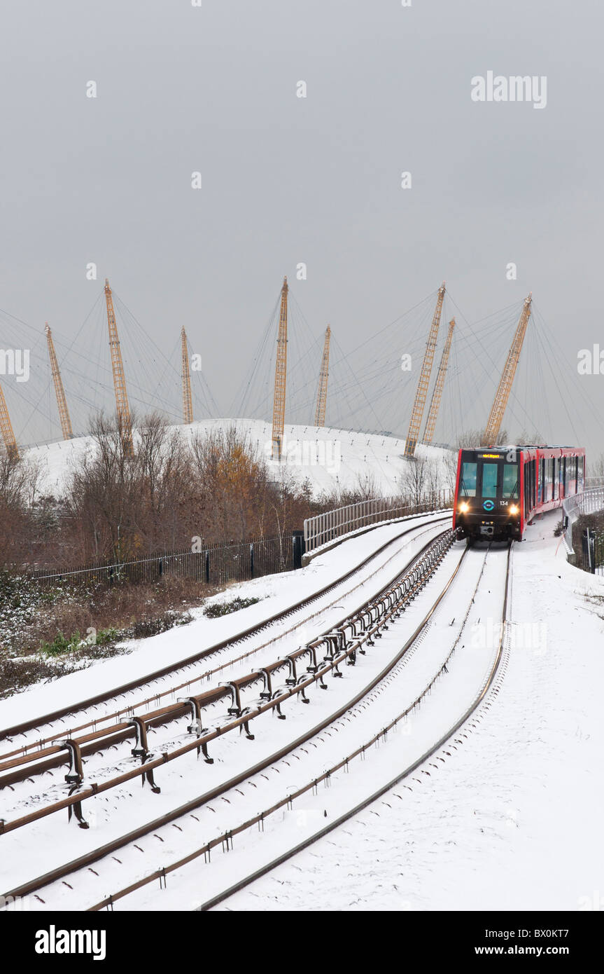 London snow dome hi-res stock photography and images - Alamy
