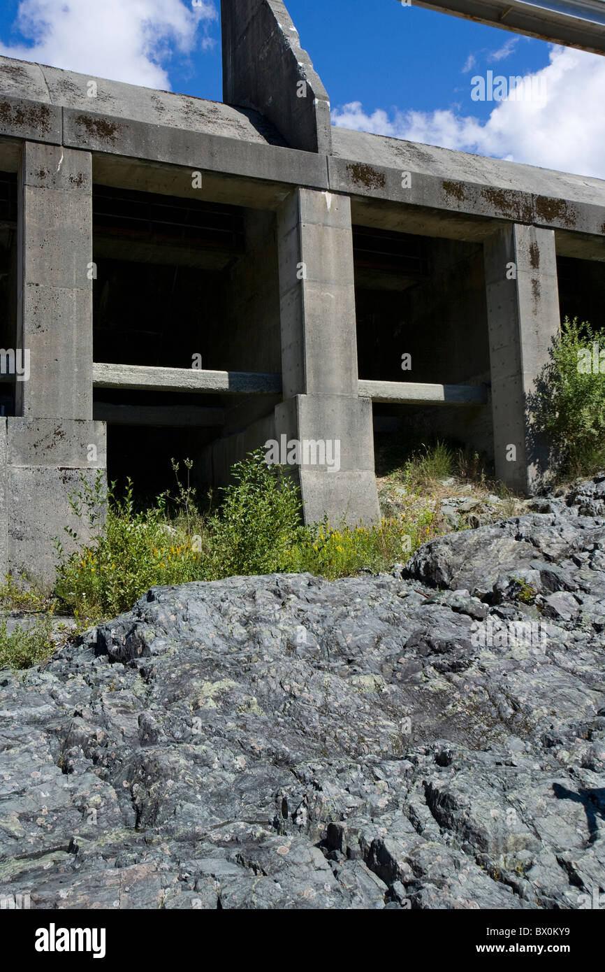 Diversion structure hi-res stock photography and images - Alamy