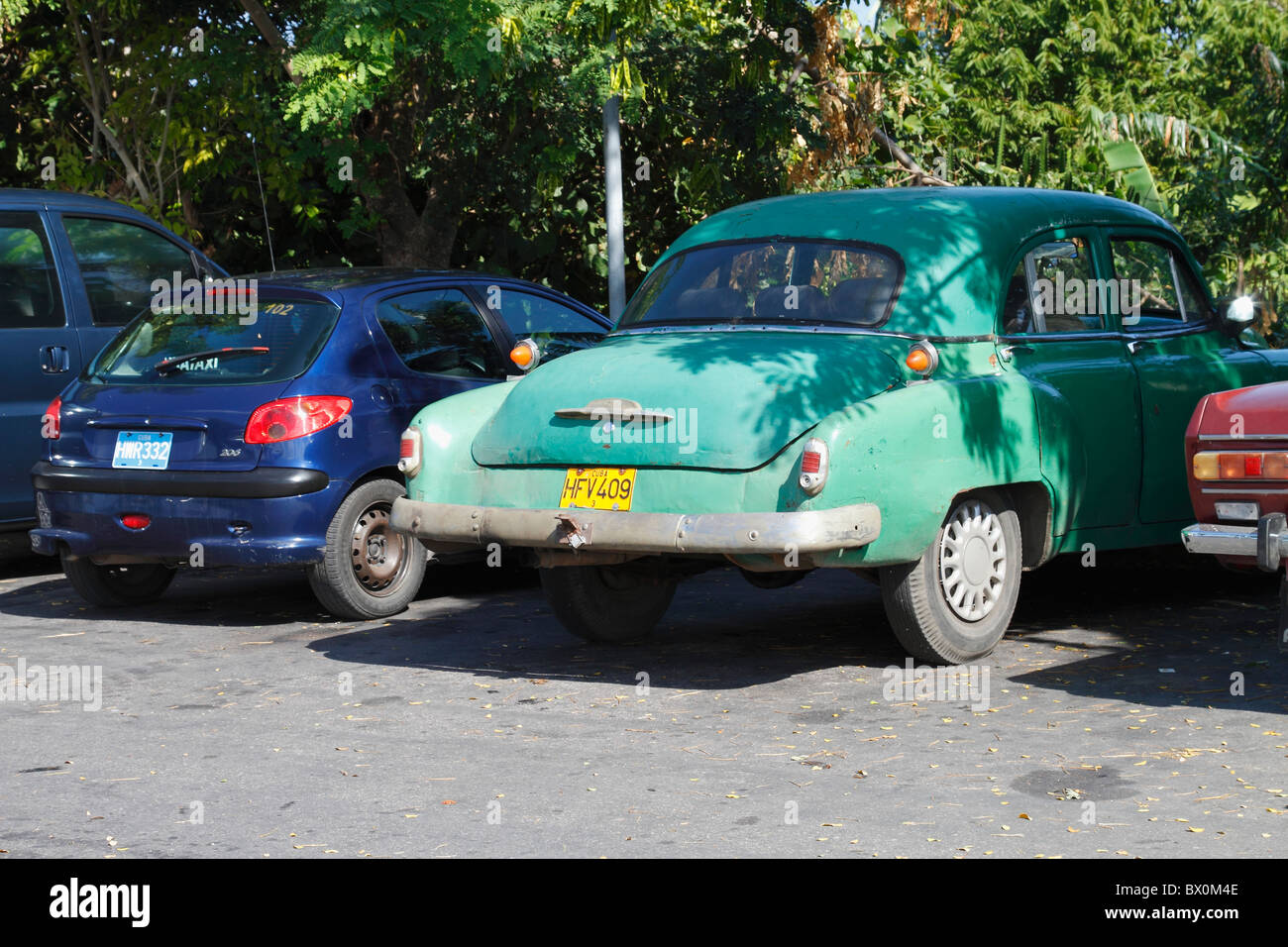 Green Color Vintage American Car in parking on the street. Habana ...
