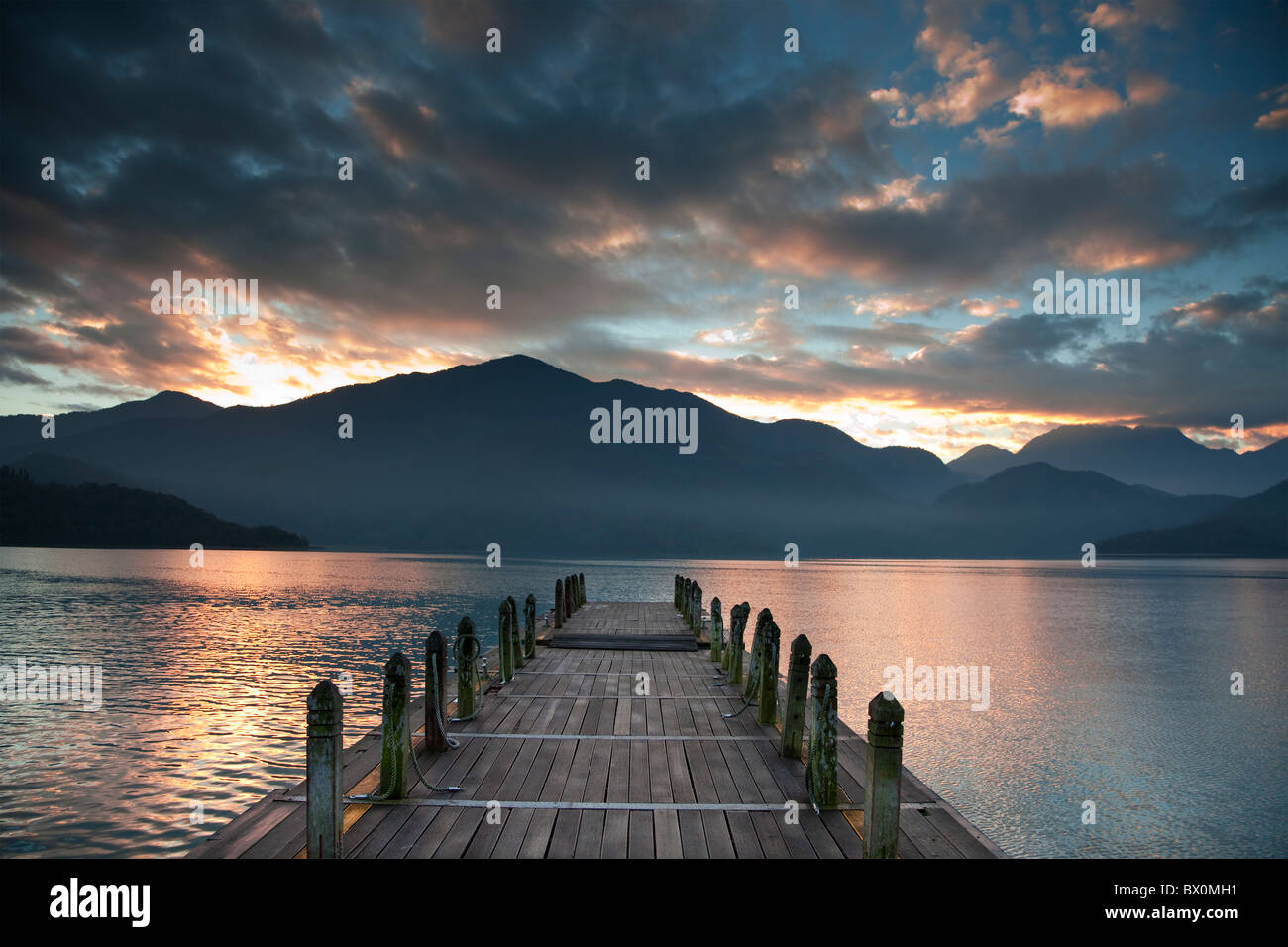 Cloud pier hi-res stock photography and images - Alamy