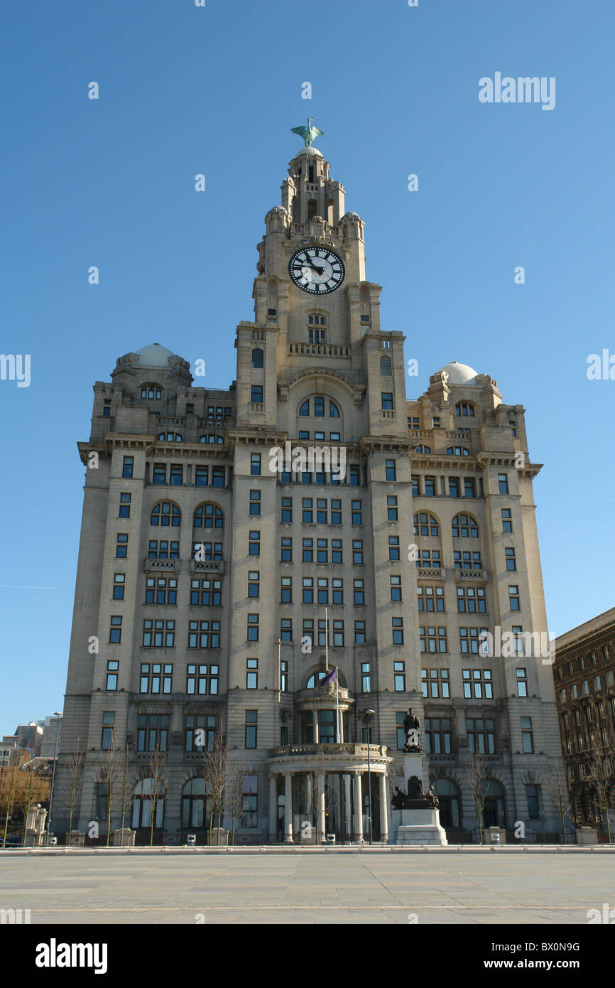 Royal liver building cunard and port of liverpool buildings pier hi-res ...