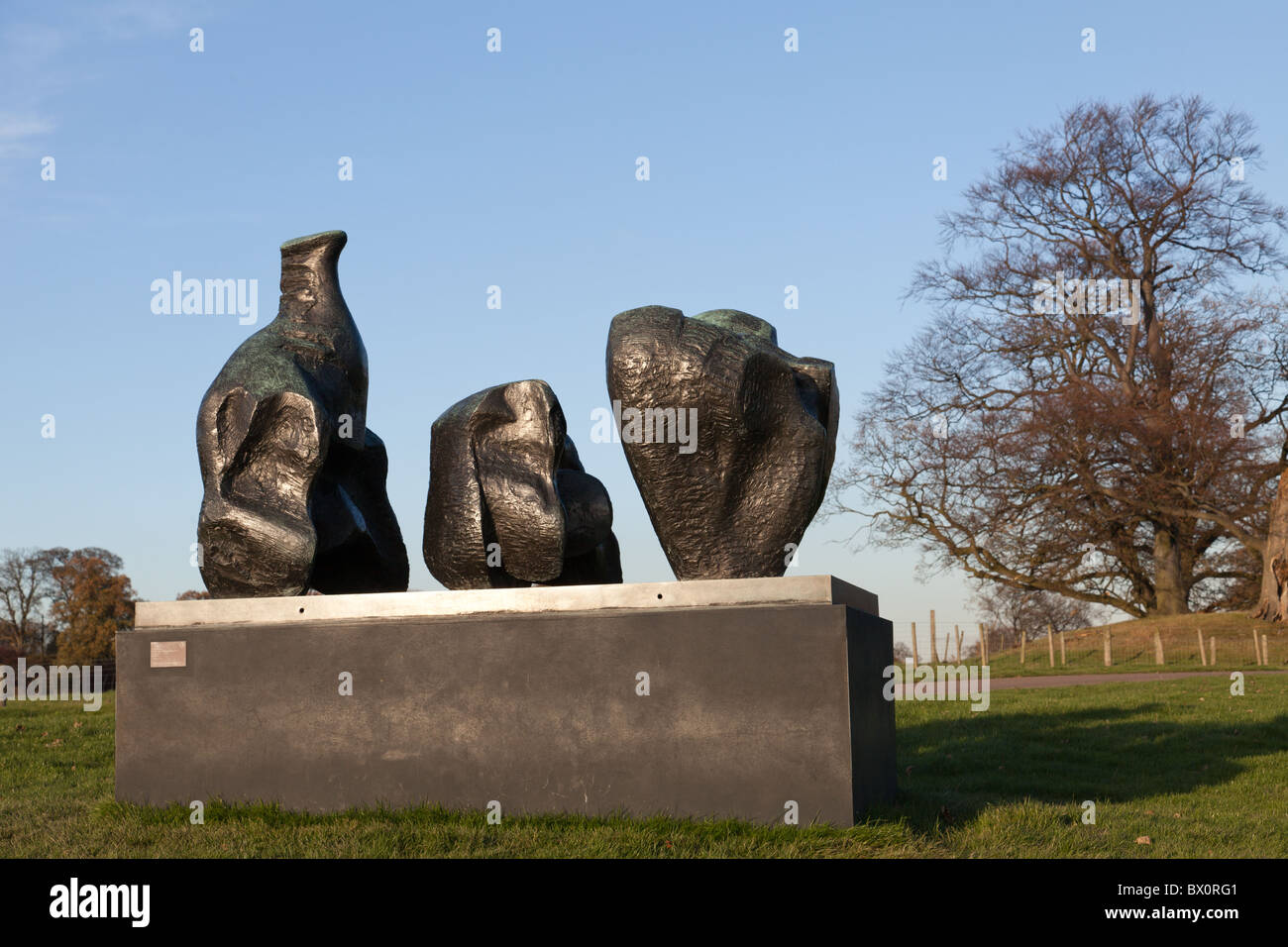 Three Piece Reclining Figure No.1 by Henry Moore at Yorkshire Sculpture Park Stock Photo - Alamy