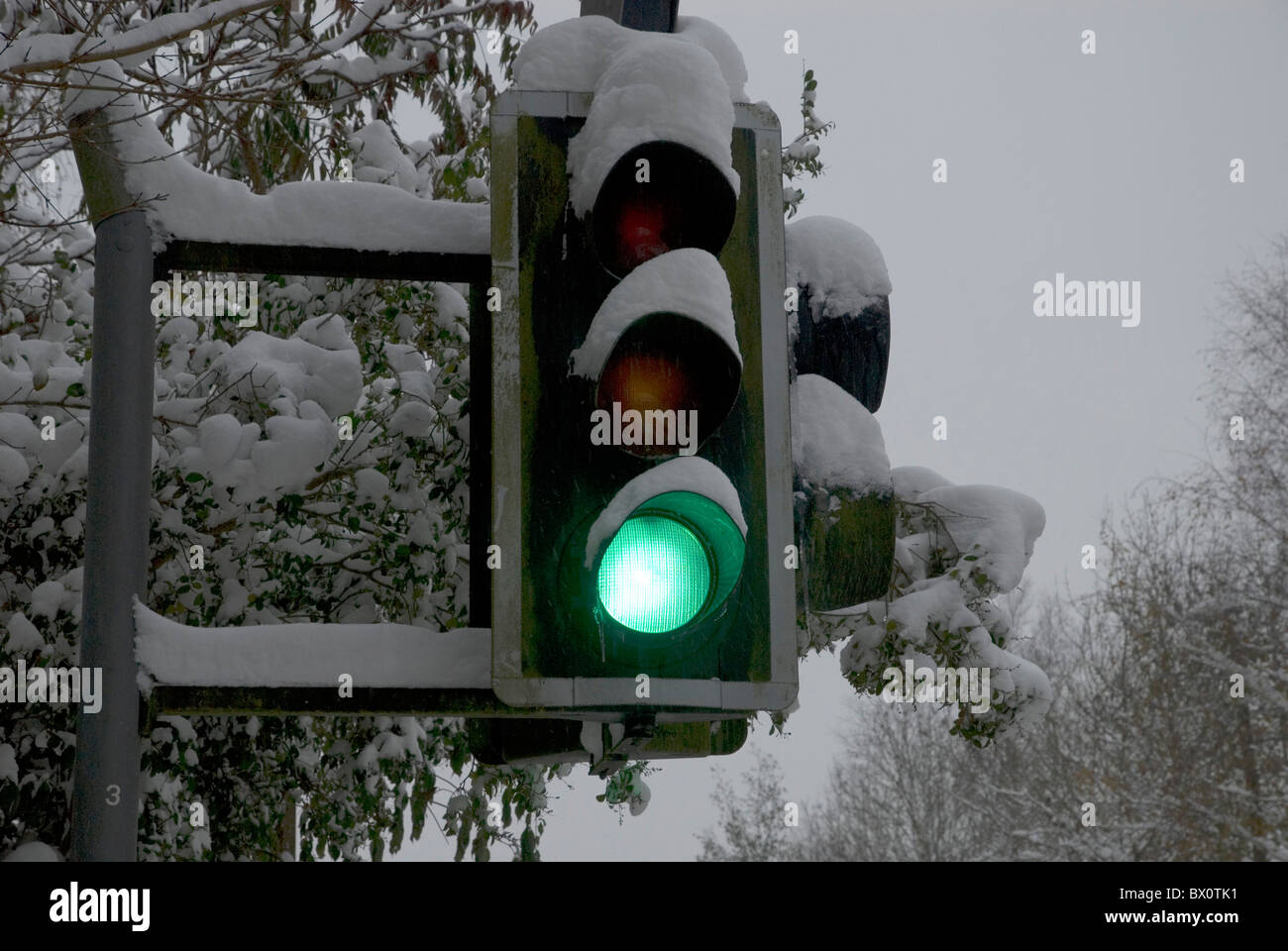 Green traffic light snow hi-res stock photography and images - Alamy