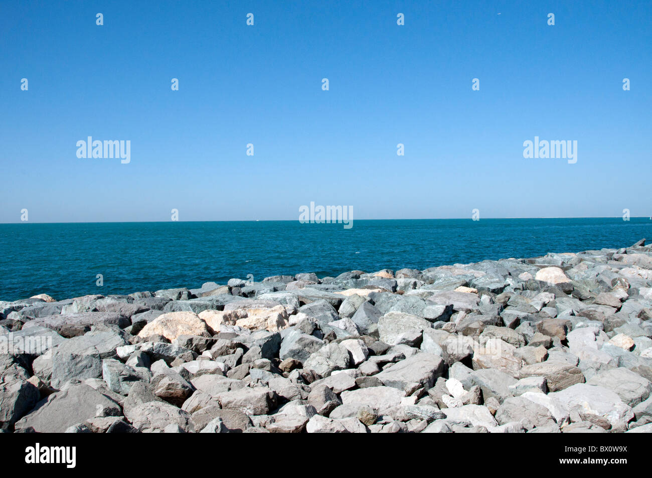 Rocks sea dubai hi-res stock photography and images - Alamy
