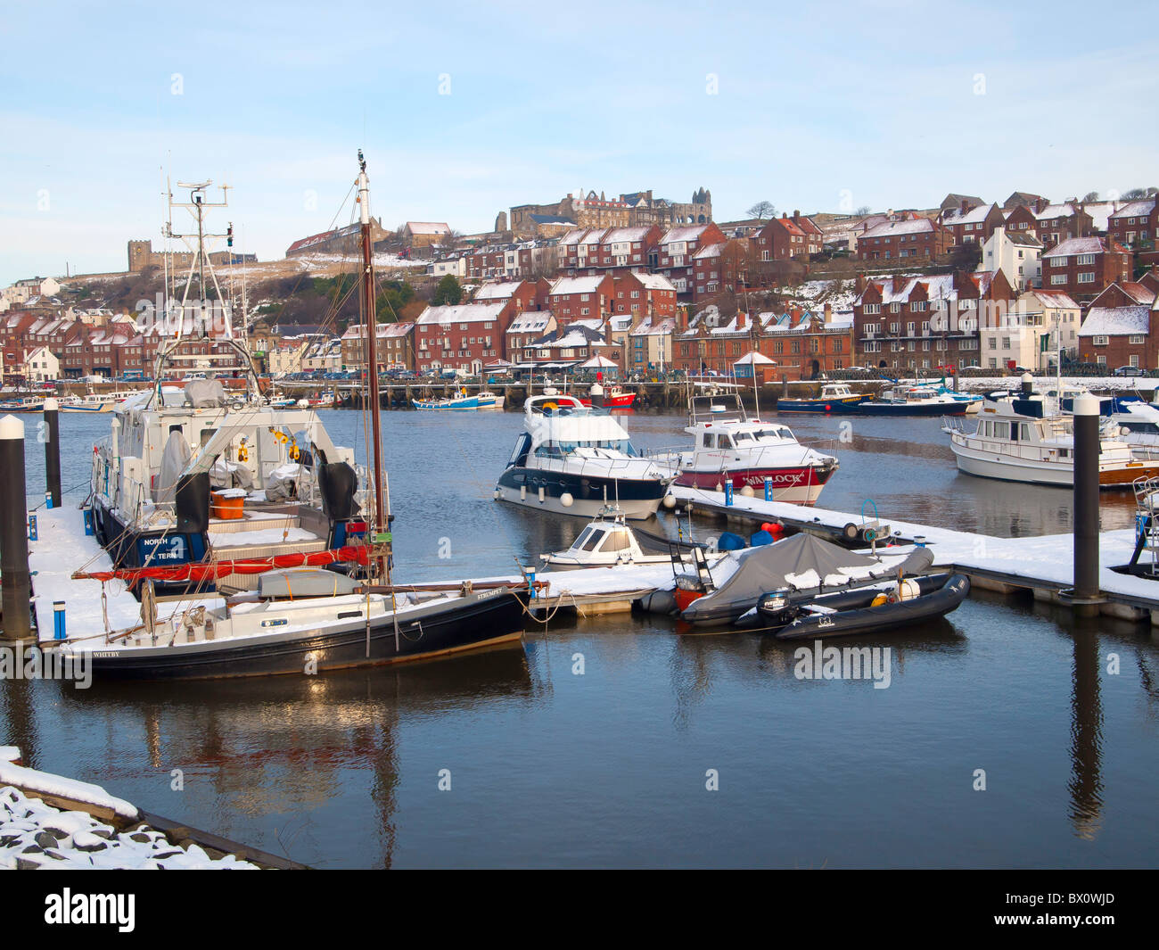 Whitby snow hi-res stock photography and images - Alamy