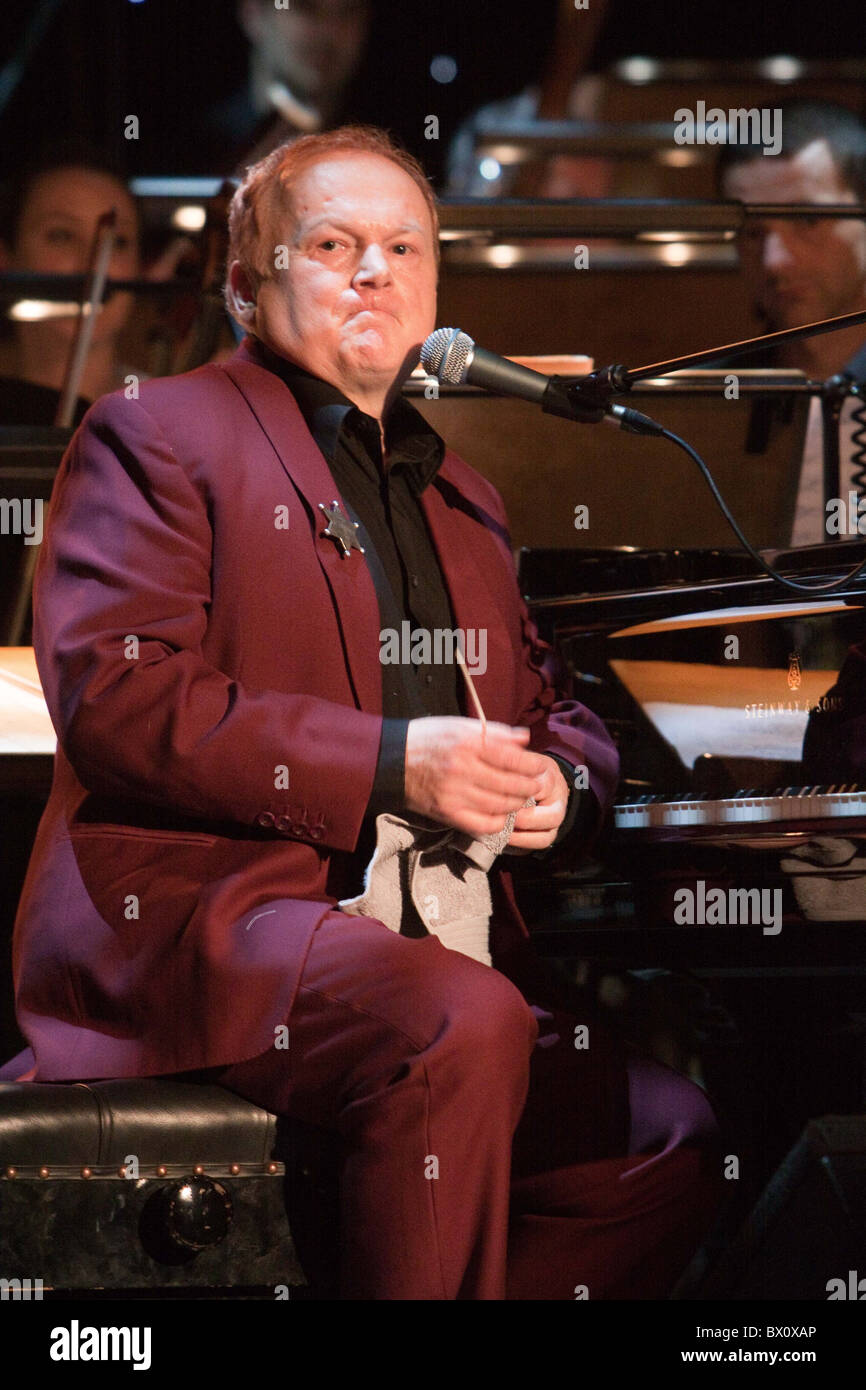 Mike Batt performing at the Cadogan Hall, London Stock Photo - Alamy