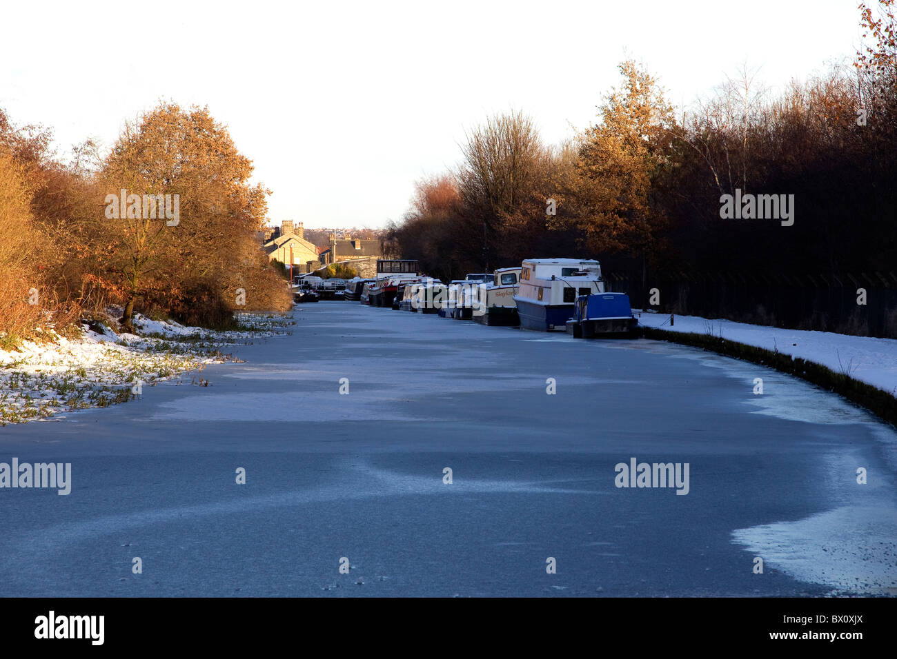 View of narrow boats moored at the Shepley Bridge Marina in Yorkshire ...