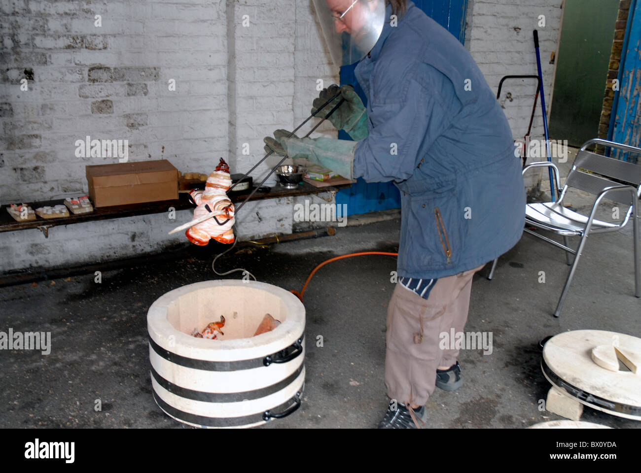 Firing pottery hi-res stock photography and images - Alamy