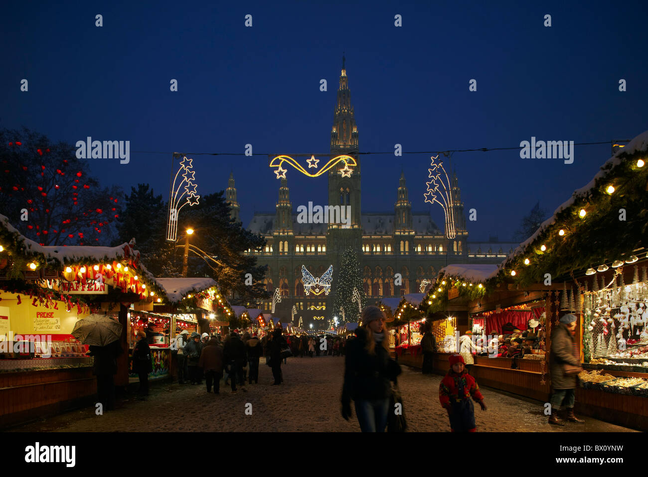 Night vienna snow hi-res stock photography and images - Alamy