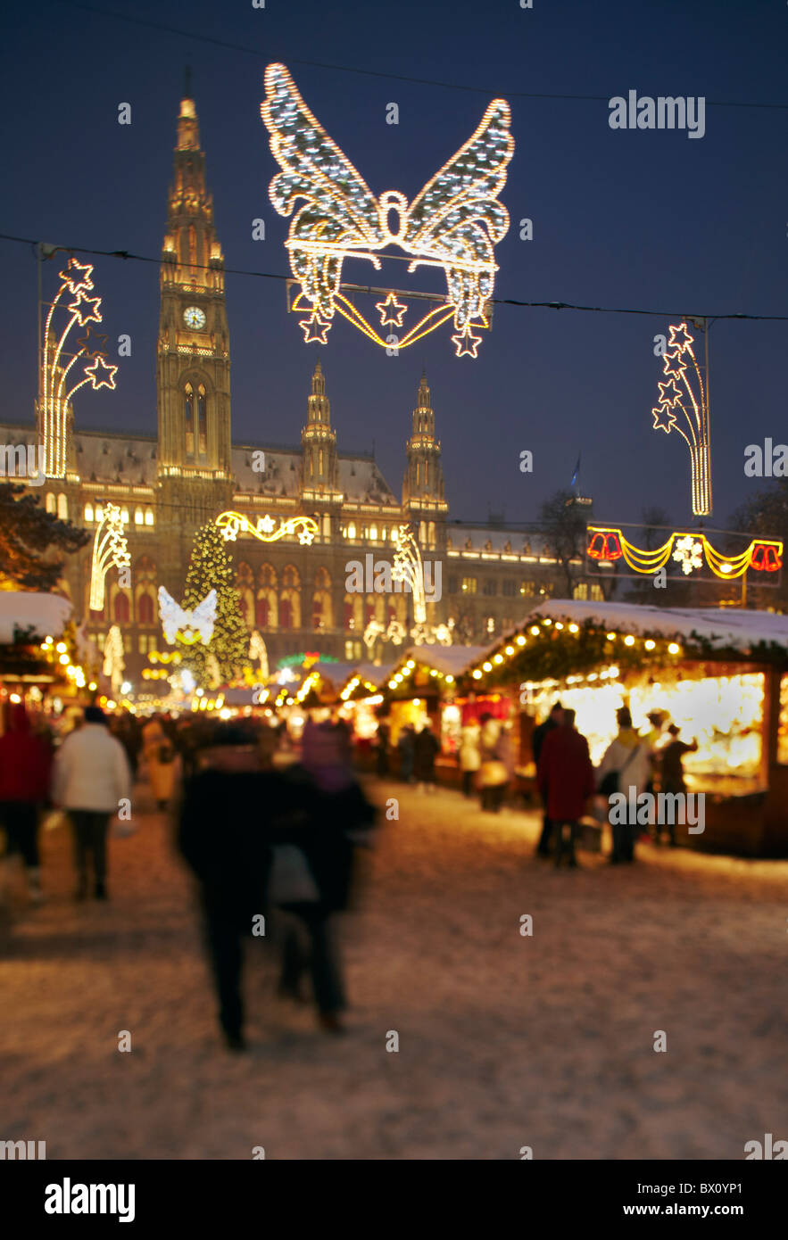 Rathaus Christmas market snow at night Vienna Stock Photo - Alamy