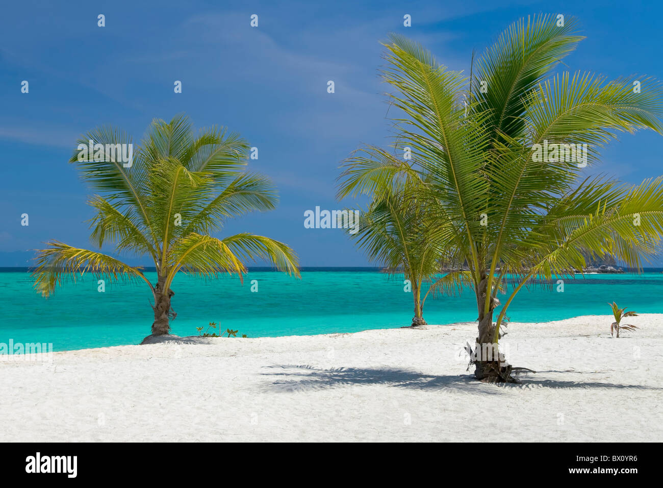 Empty deserted island holiday hi-res stock photography and images - Alamy