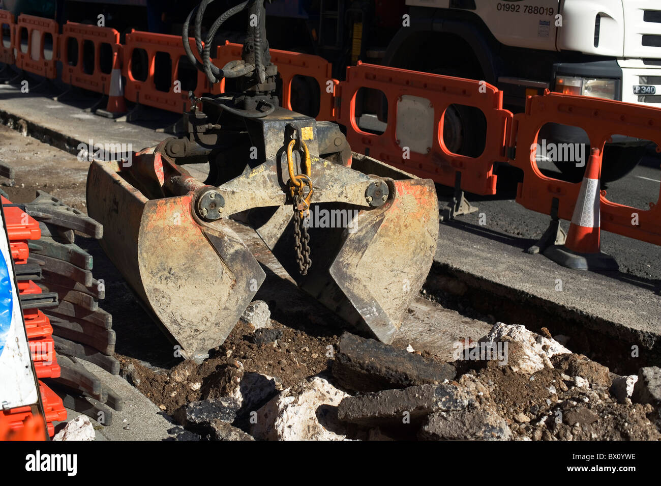 Closing jaws grab device hi-res stock photography and images - Alamy