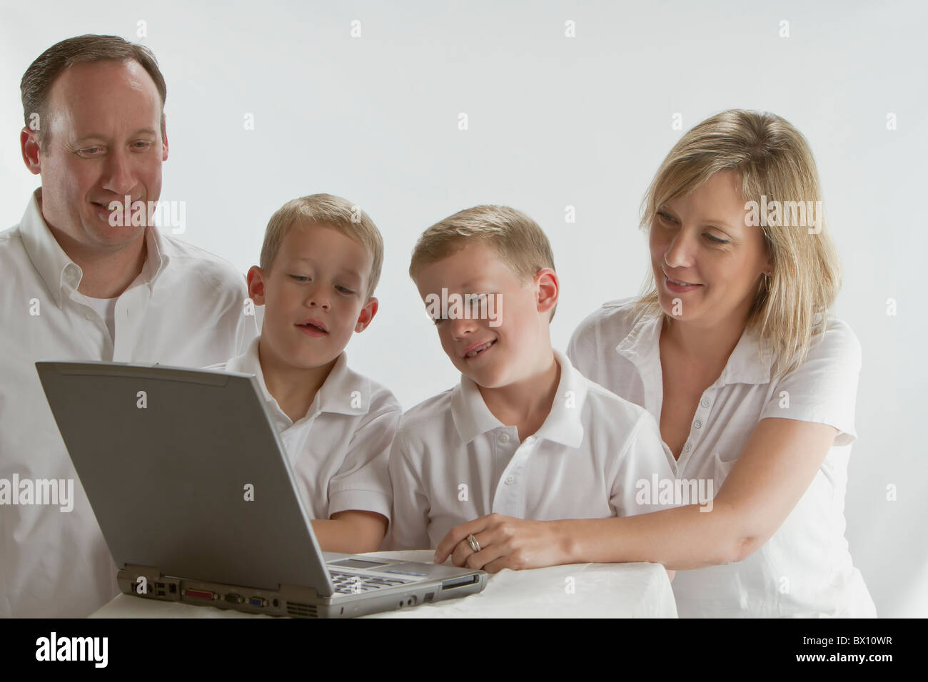 Family portrait mom dad twins hi-res stock photography and images - Alamy