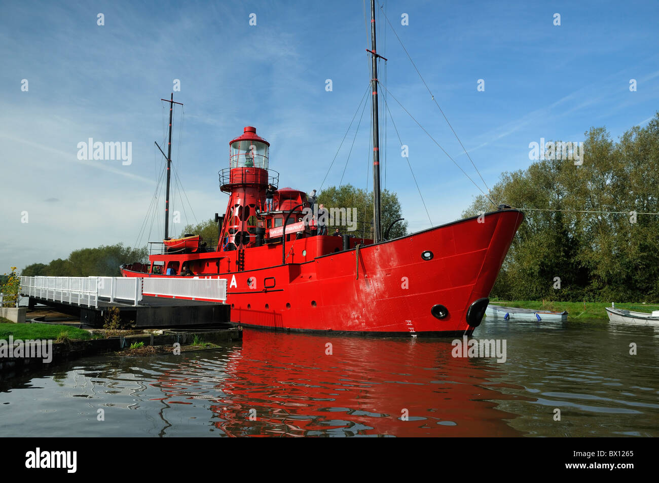 Slimbridge gloucestershire sharpness canal hi-res stock photography and ...